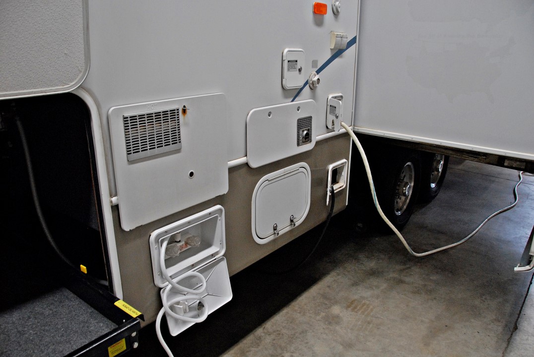 2004 Sunnybrook Titan 30RKFS Fifth Wheel