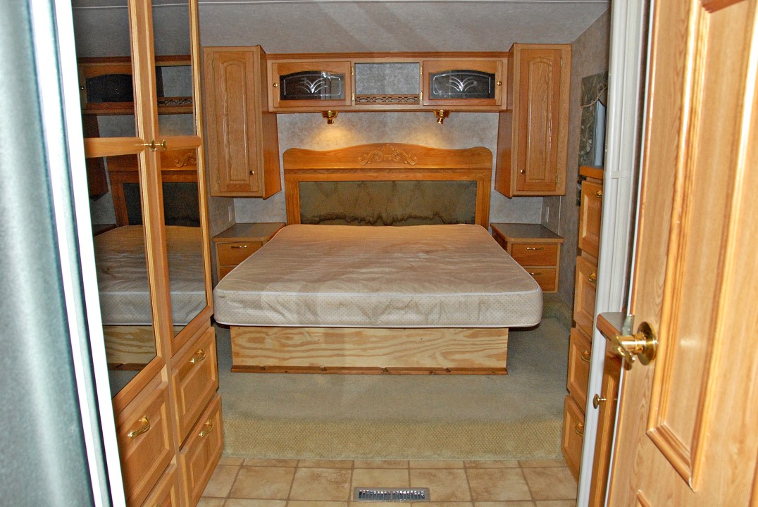 2004 Sunnybrook Titan 30RKFS Fifth Wheel